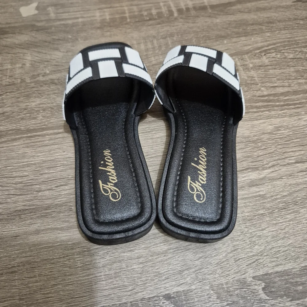 The Unbranded Brand | Shoes | Chic Black And White Slide Sandals | Poshmark